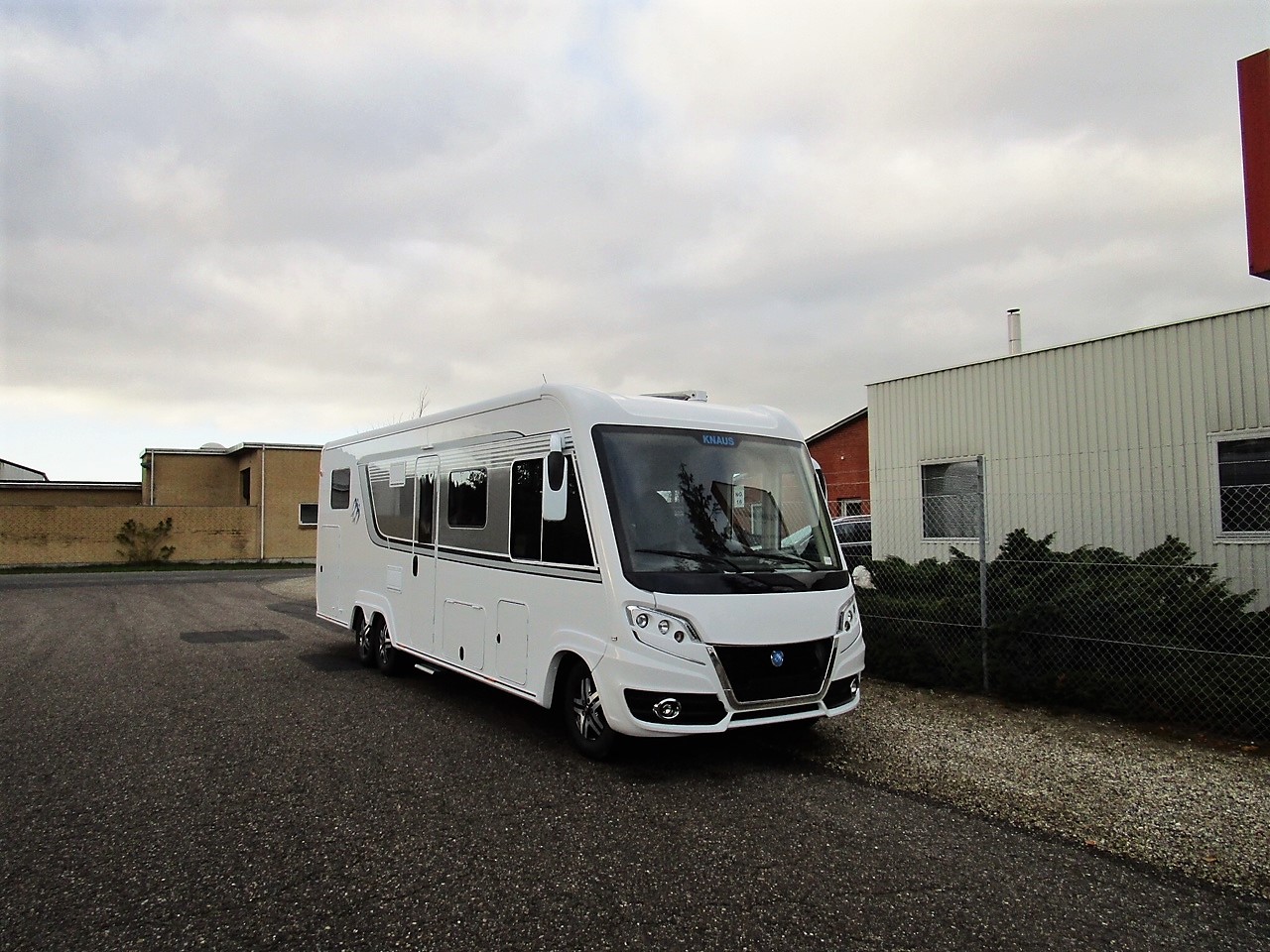 Knaus Sun I 900 LEG 2018 model hos PB Autocamper - Campingferie.dk