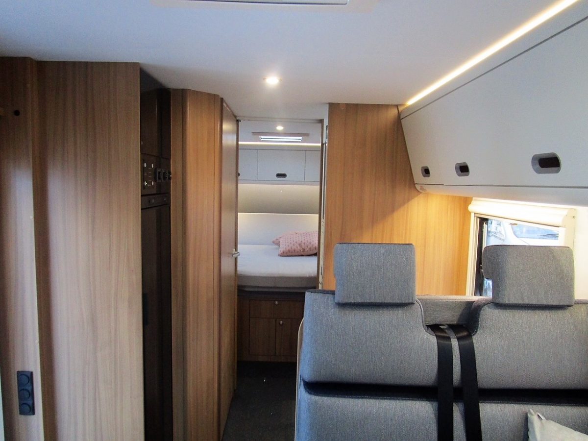 Adria Sun Living S 75 SC 2018 model nu hos PB Autocamper - Campingferie.dk