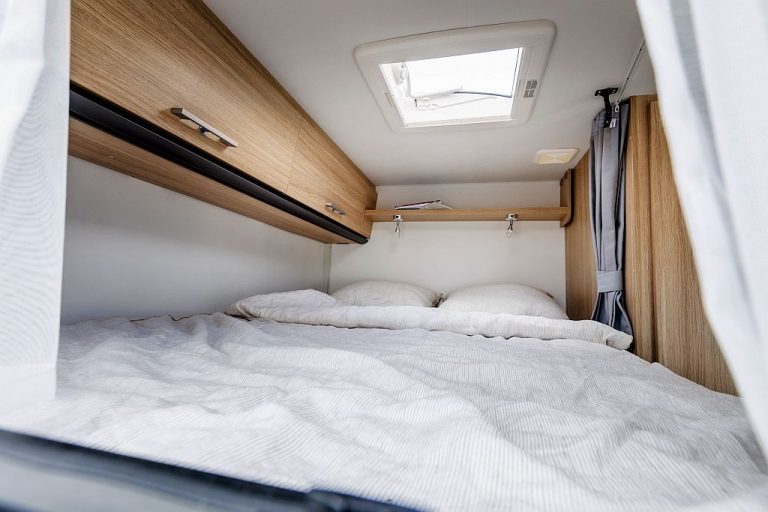 Premiere: Sunlight Van - Den første smalle! - Campingferie.dk